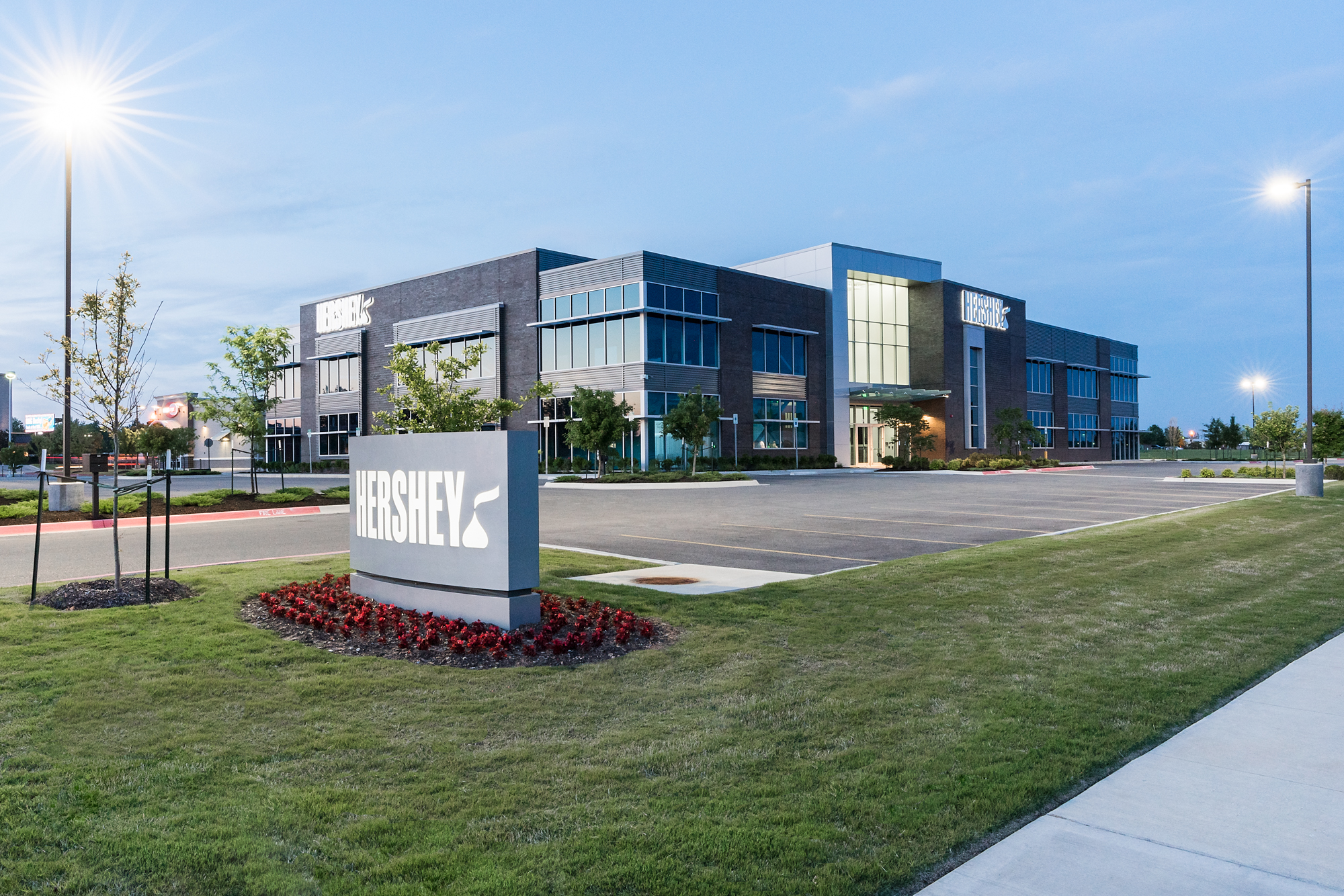 Hershey Office Building – Fountain Plaza - BiLD Architects